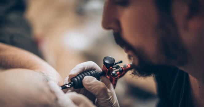 A munkanélküli apa arctetoválással kér állást – Napjainkportál